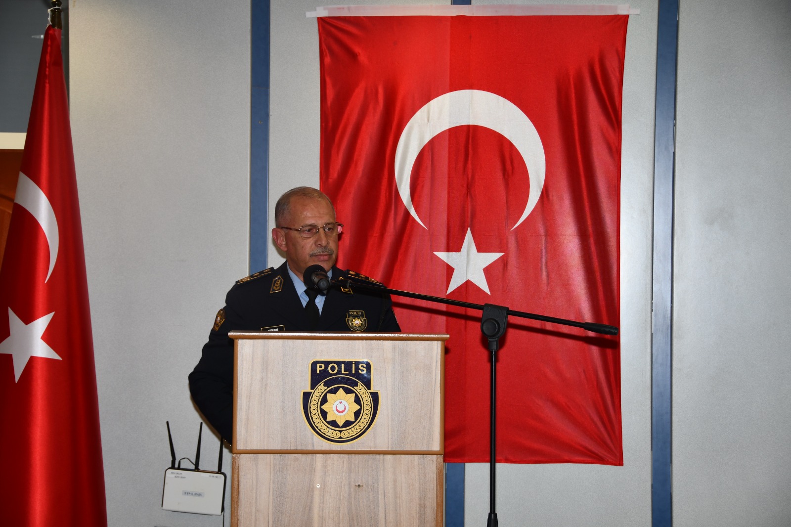 Polis Genel Müdürü Kasım Kuni’ye törenle rütbeleri takıldı - Kıbrıs ...