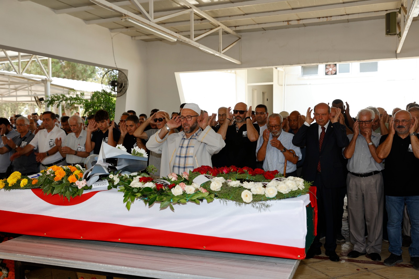 Tatar, Emekli Piyade Yüzbaşı Ergül Kemal Uysal’ın cenaze törenine ...